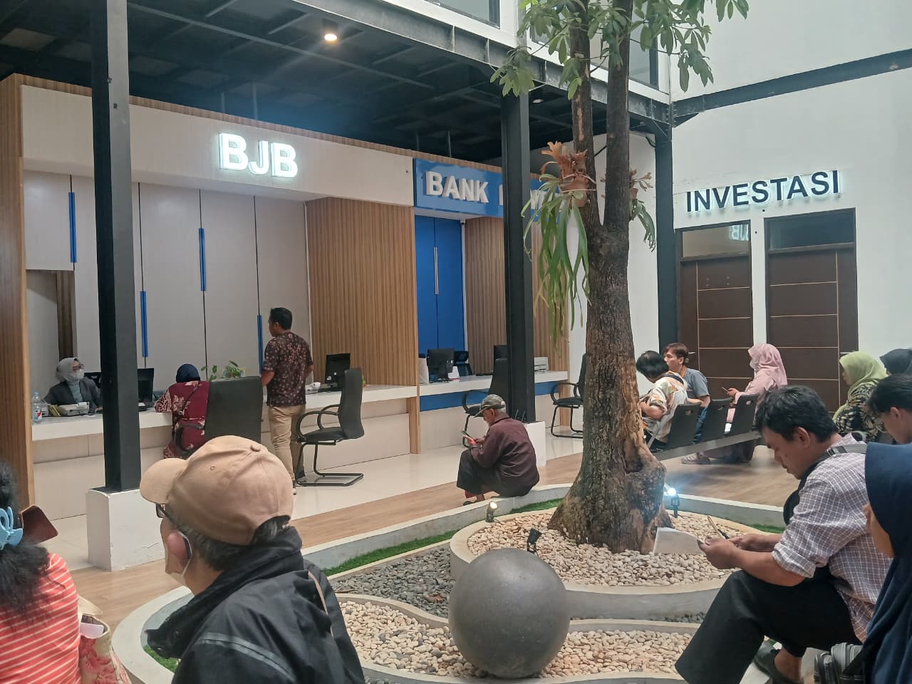 Warga Padati Mall Pelayanan Publik untuk Lunasi Pajak Bumi dan Bangunan ...